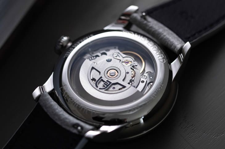 LOUIS ERARD三针一线手表以蓝色搭配雕刻面盘演绎经典优雅风格 - 世界腕表 World Wrist Watch